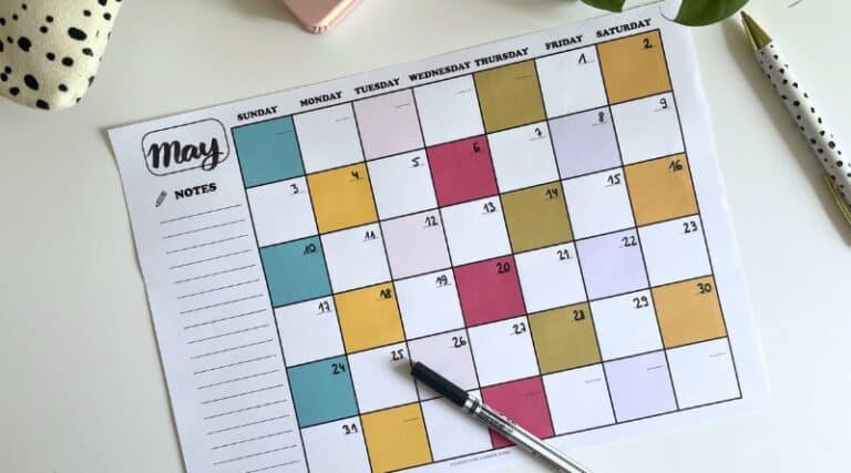 Free Printable Undated Monthly Checkered Calendar (Cute Retro Design ...